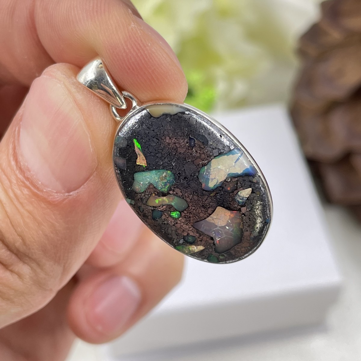 Pakabukas su Etiopijos opalu ir piritu, 6 gr. – GYVI KRISTALAI